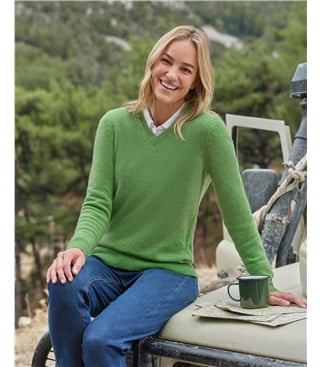 Spring Green | Womens Lambswool V Neck Jumper | WoolOvers UK
