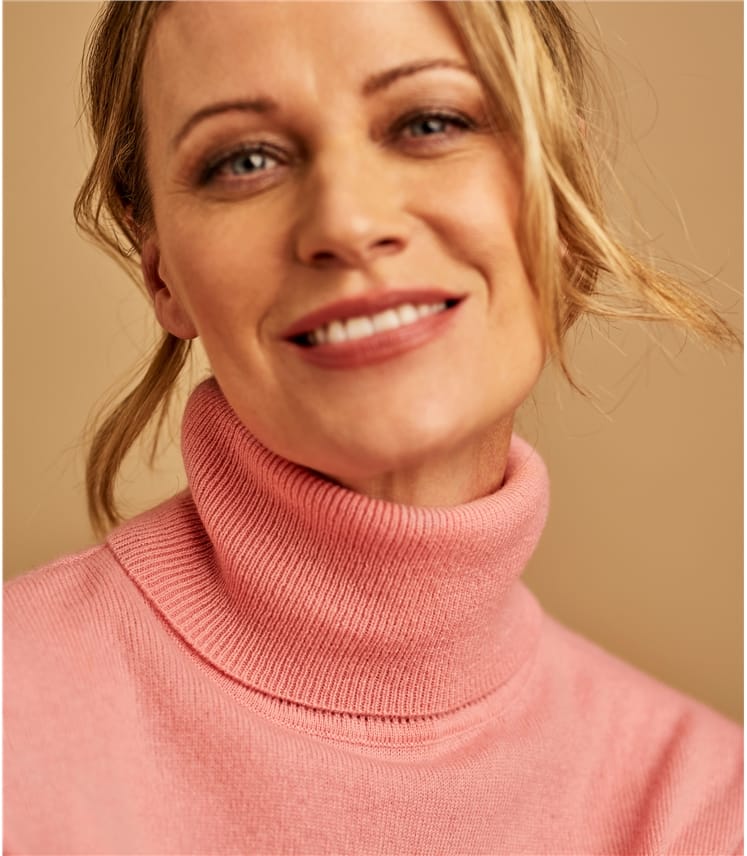Pretty Pink Womens Cashmere And Merino Fitted Turtle Neck Knitted