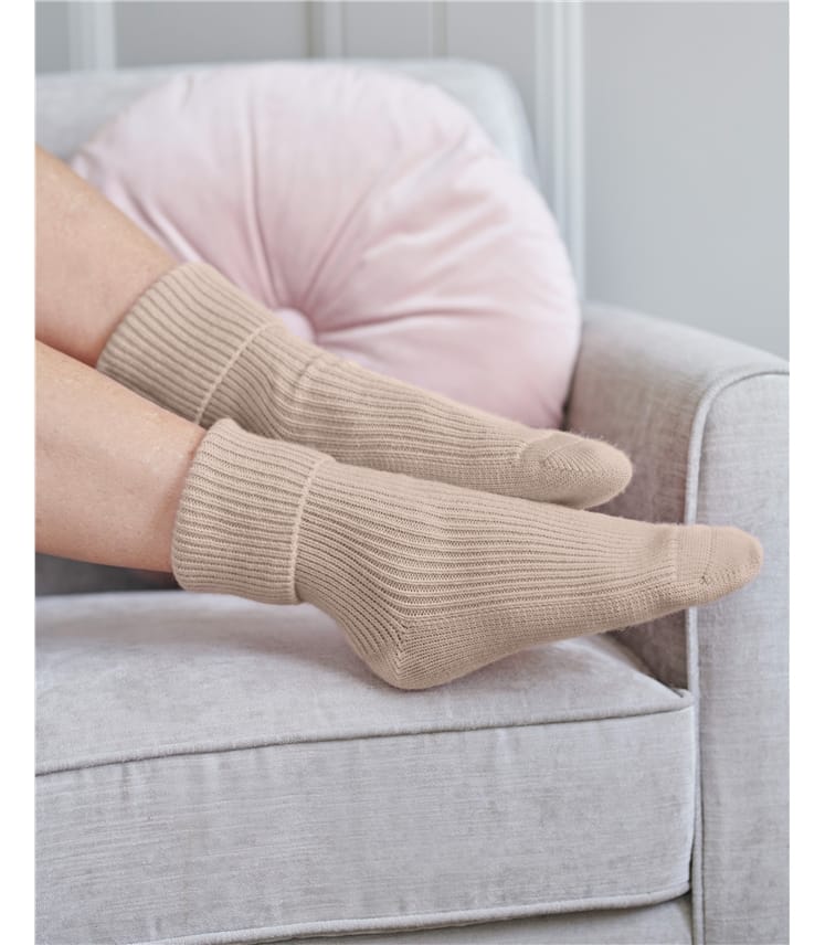 Vanilla | Ribbed Cashmere Socks | WoolOvers US