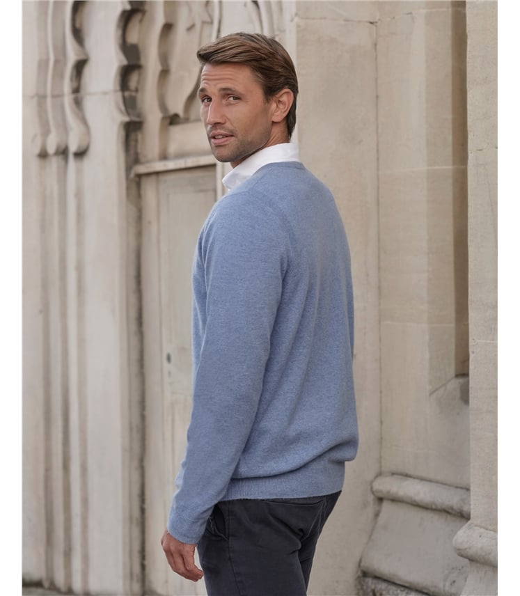 Chambray Blue | Mens Cashmere V Sweater | WoolOvers US