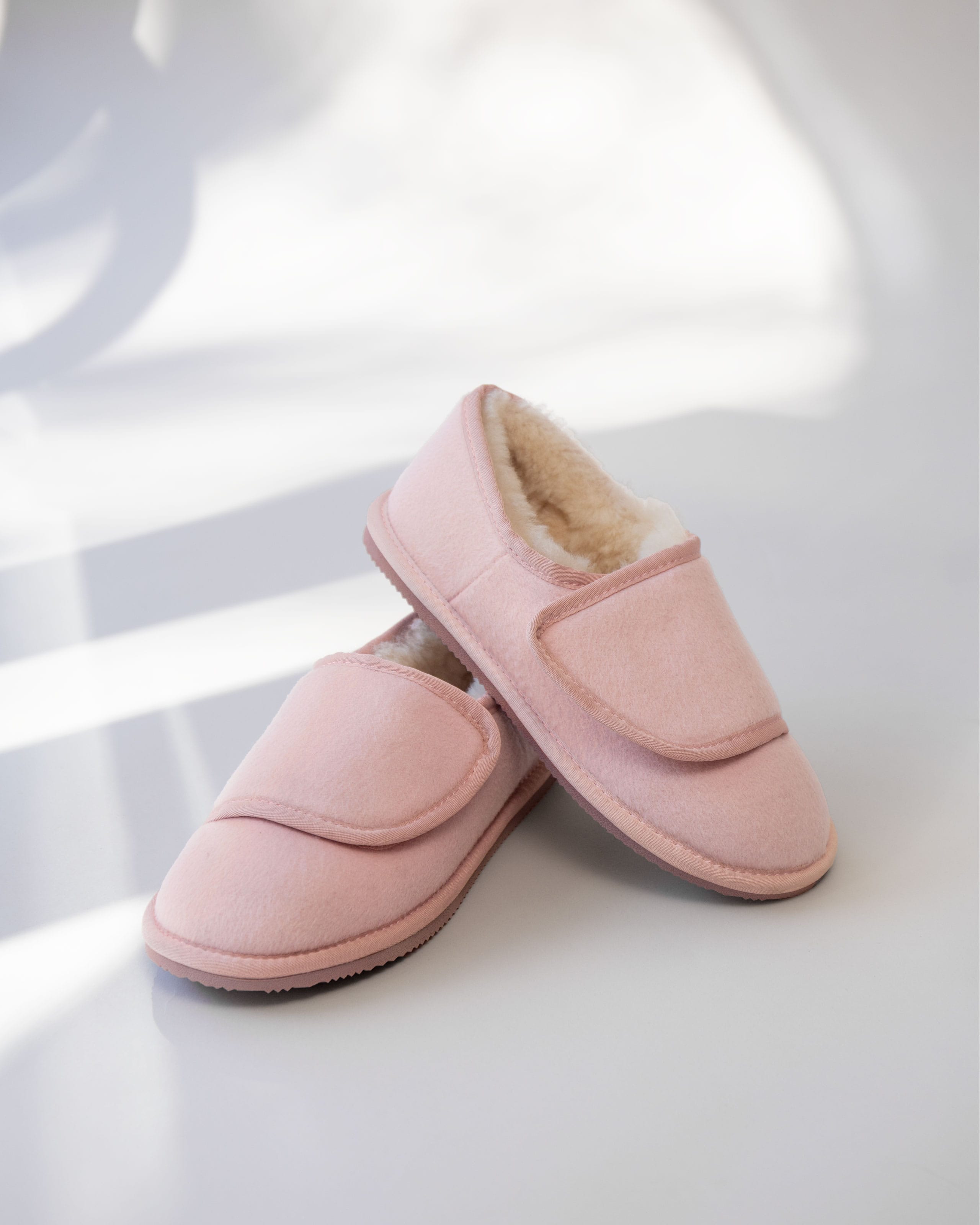 Light Pink | Womens Velcro Full Slipper | WoolOvers UK