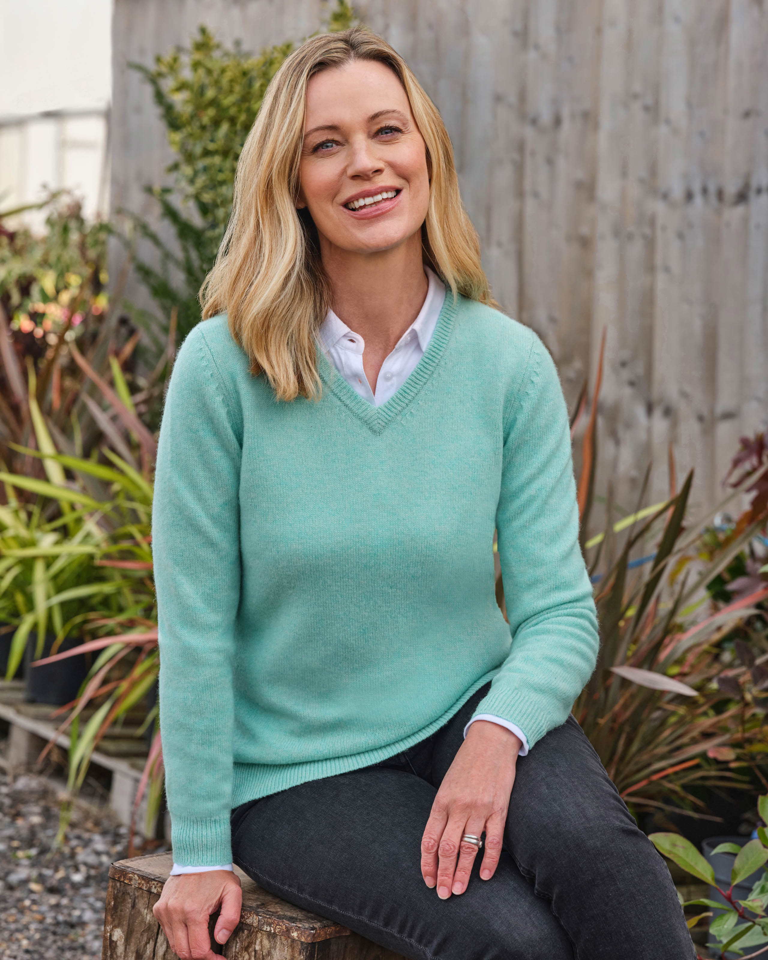 Black | Womens Lambswool V Neck Sweater | WoolOvers US