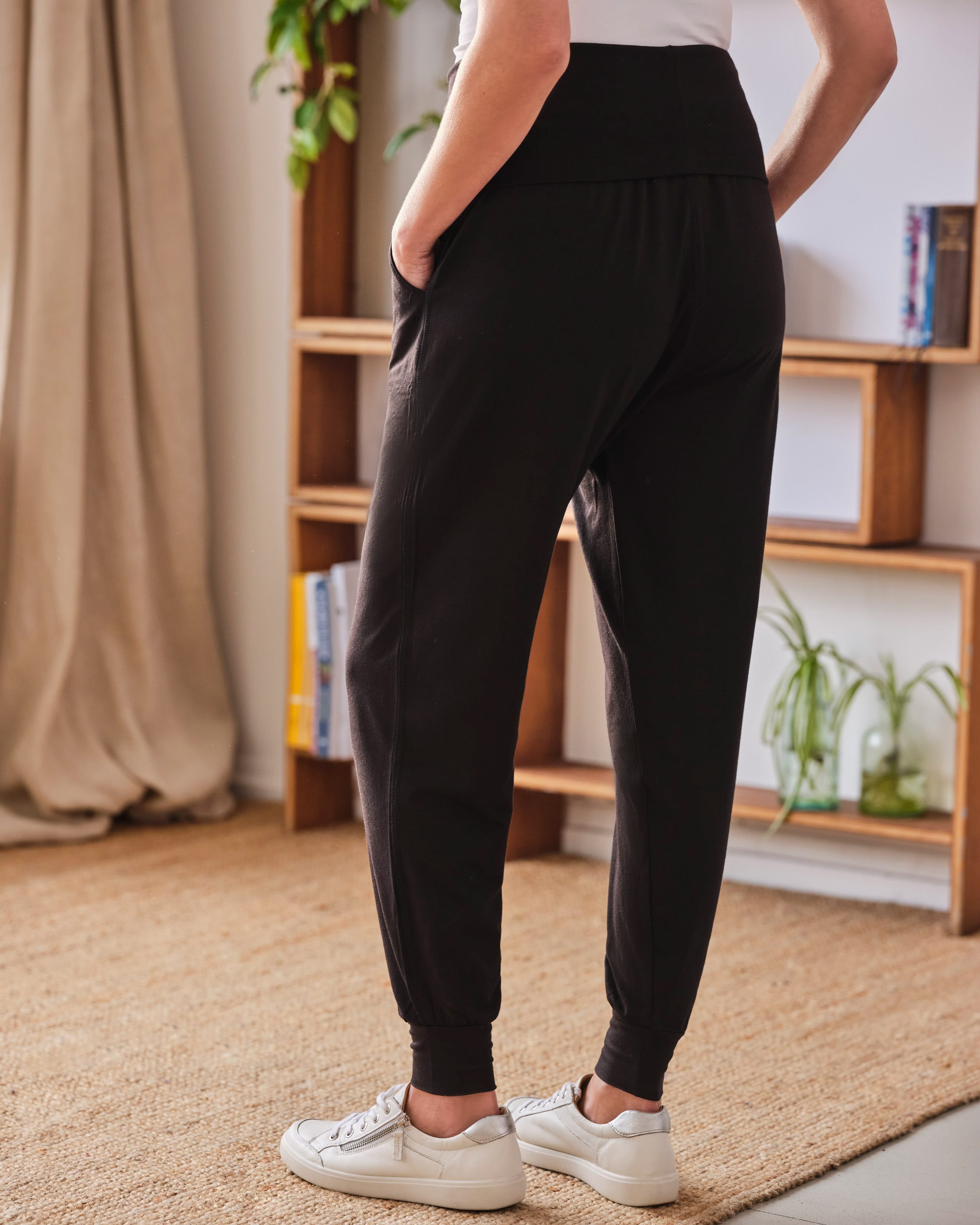 Black | Dashka Plain Bamboo Jersey Loungepants | WoolOvers UK