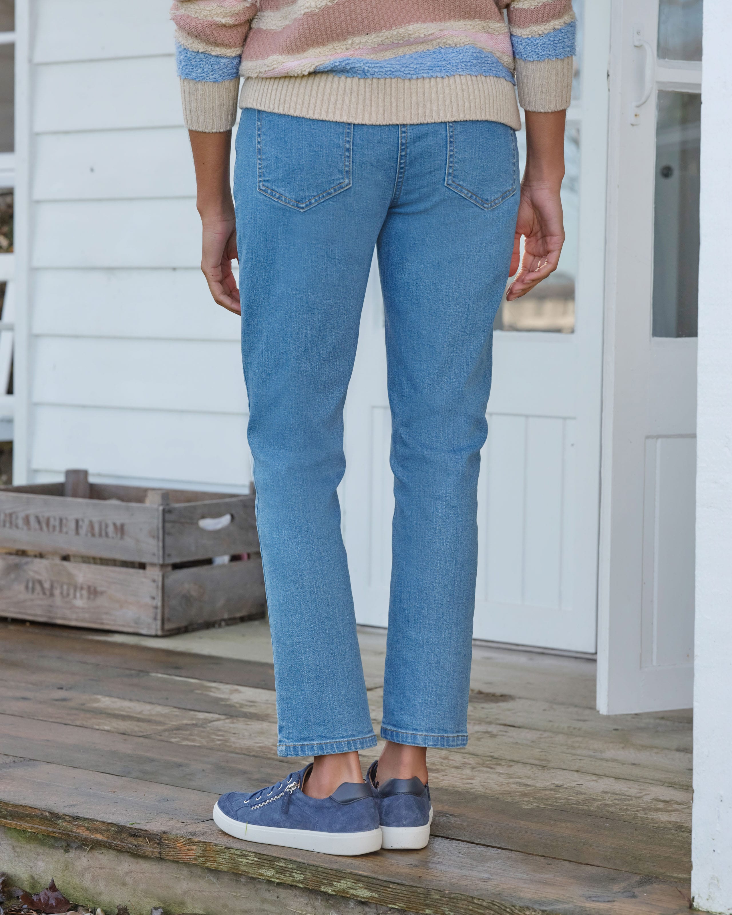 Mid Wash Denim | Stretch Easy Tapered Leg Jeans | WoolOvers AU