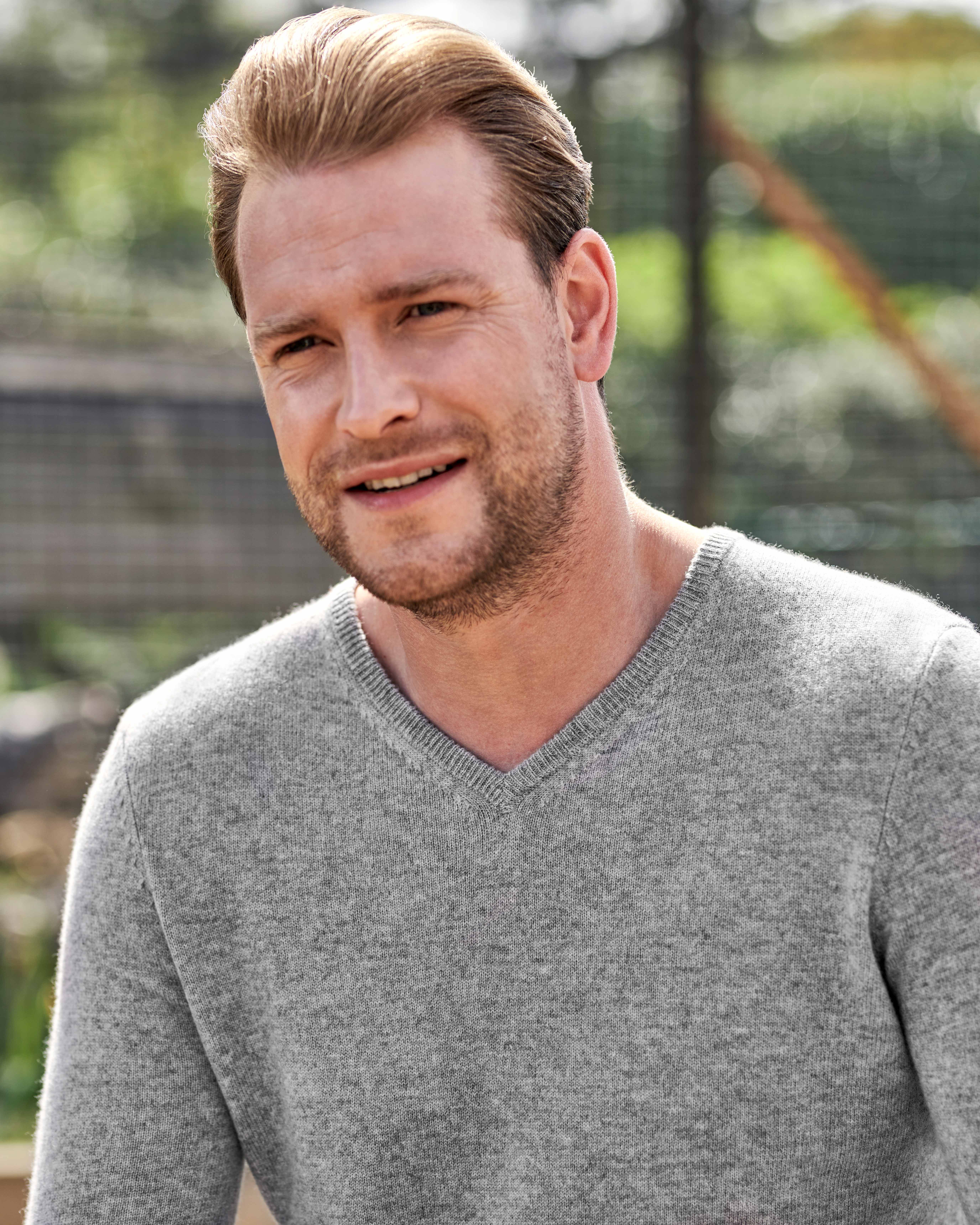 Grey Marl | Cashmere & Merino Classic V Neck Knitted Jumper | WoolOvers AU