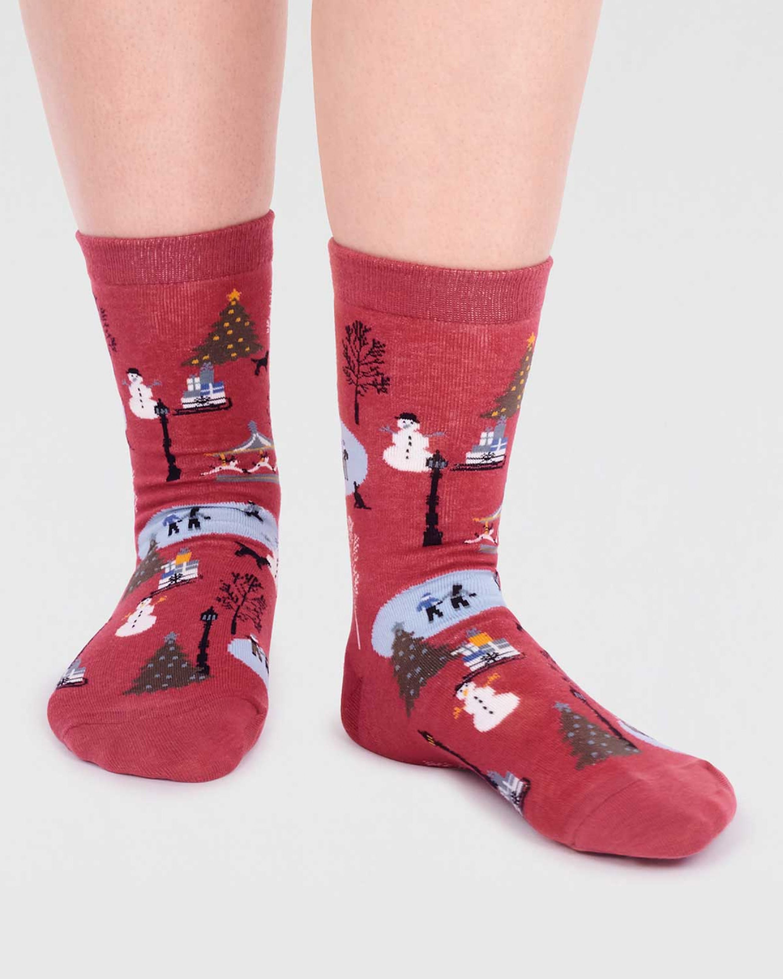 Brick Red | Gloria Organic Cotton Christmas Scene Sock | WoolOvers US