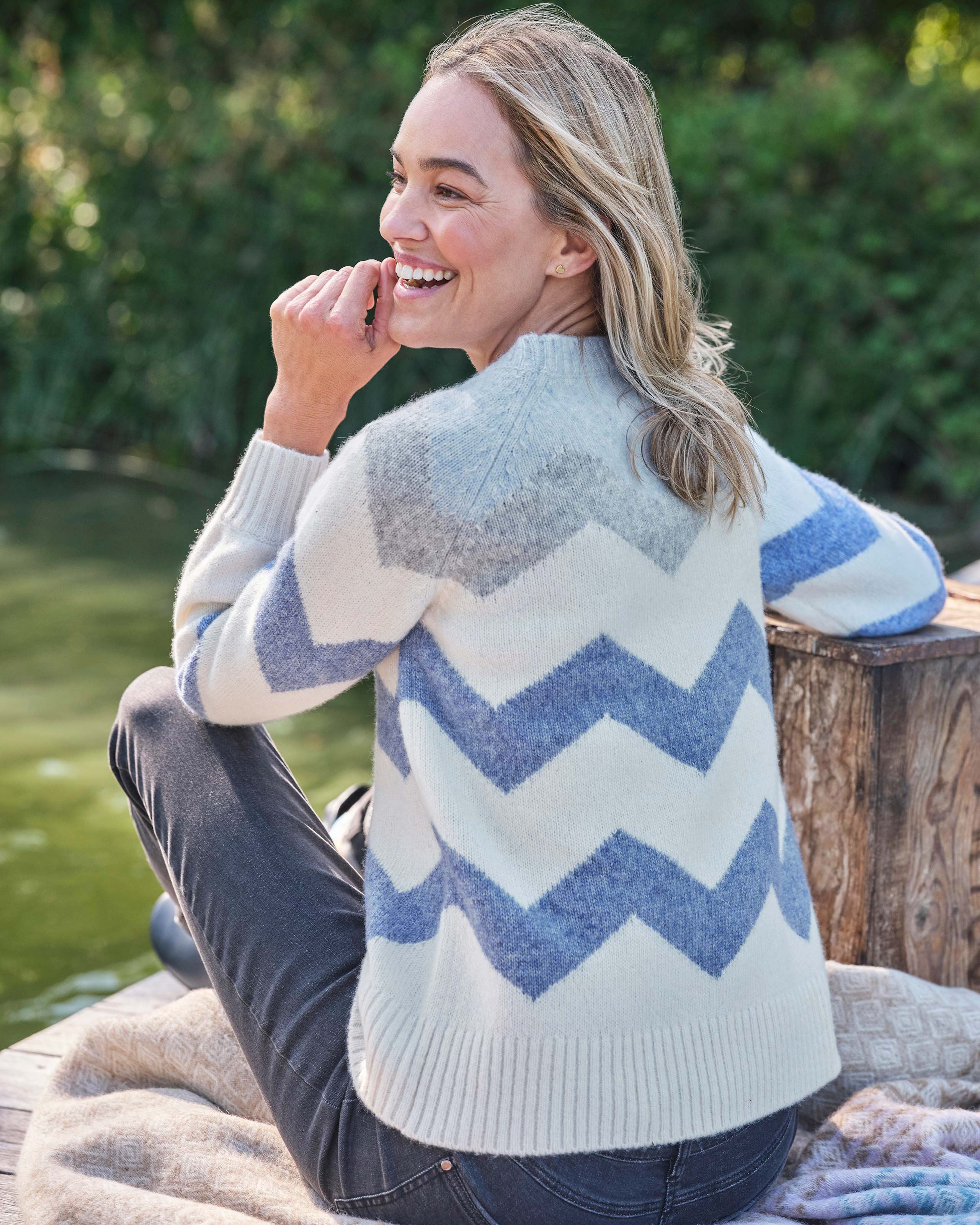 Creme/Blau | Chevron-Pullover aus Woll-Baumwoll-Mischung | WoolOvers DE