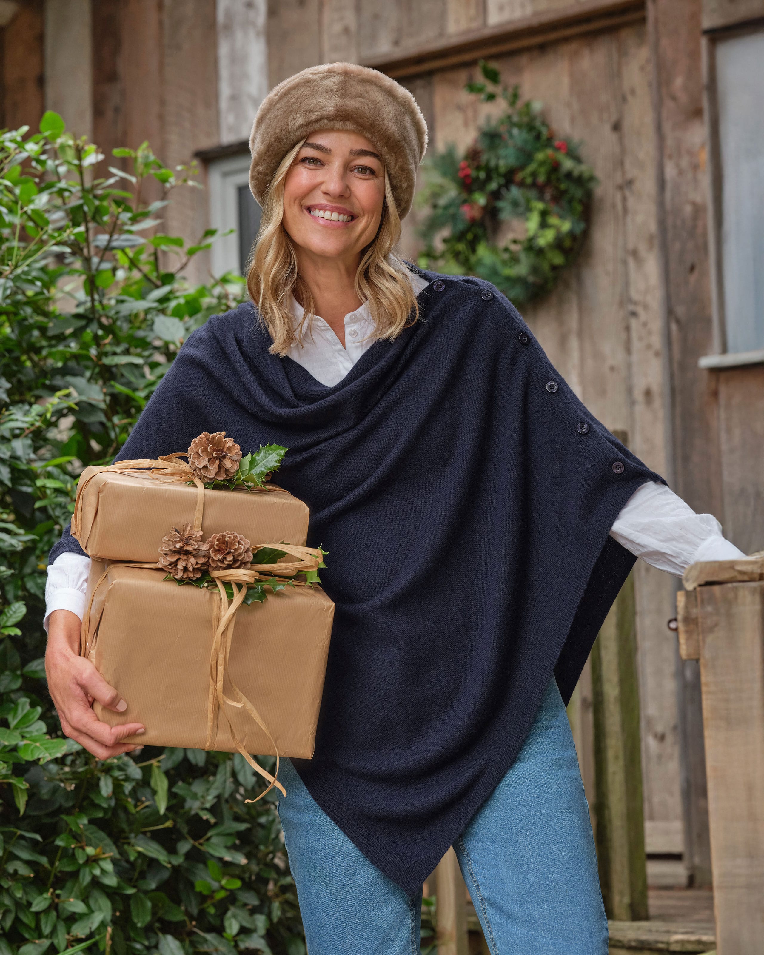 Navy | Poncho mit Knöpfen aus Kaschmir & Merinowolle | WoolOvers DE