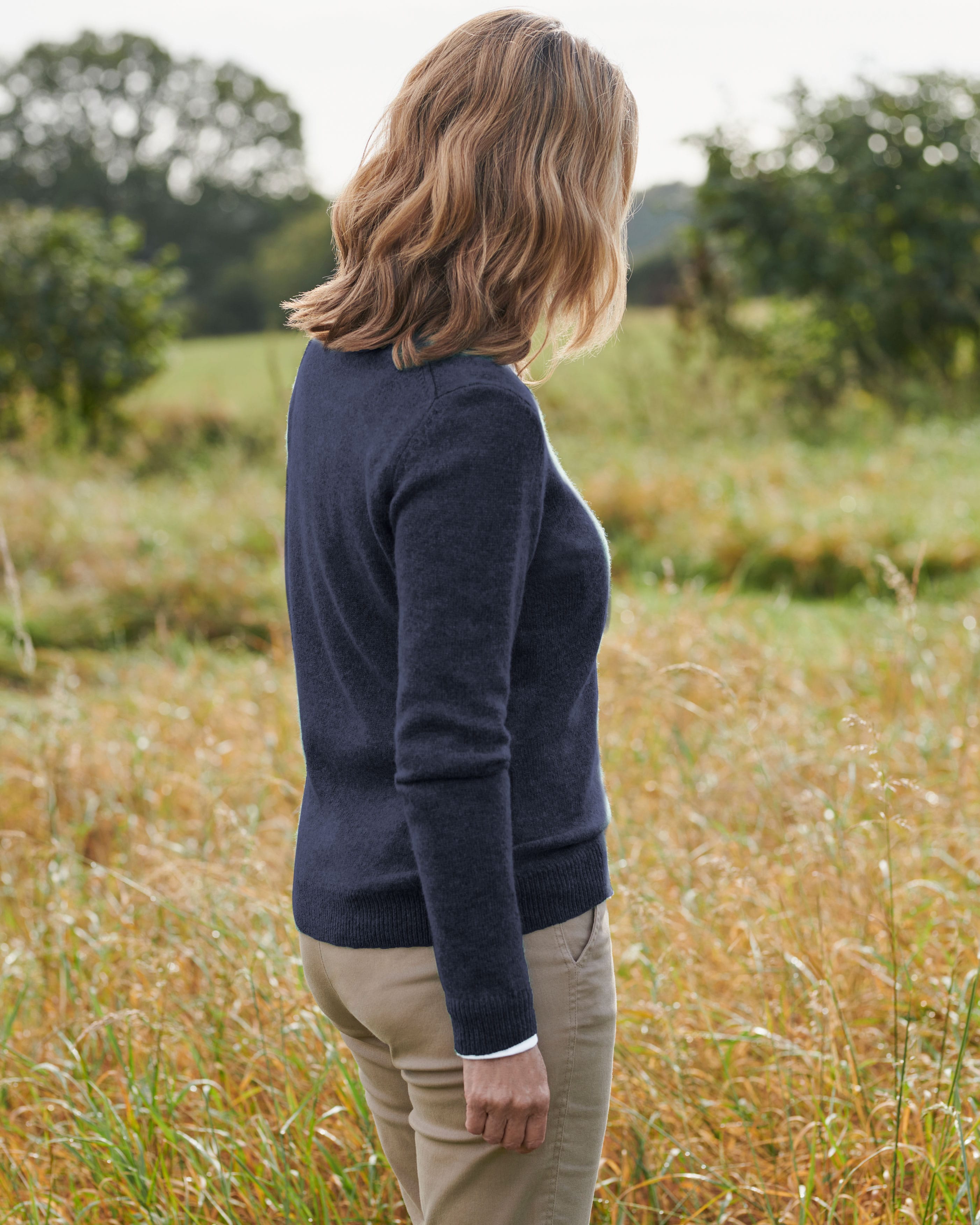 Navy | Pullover mit V-Ausschnitt aus Lammwolle für Damen | WoolOvers DE