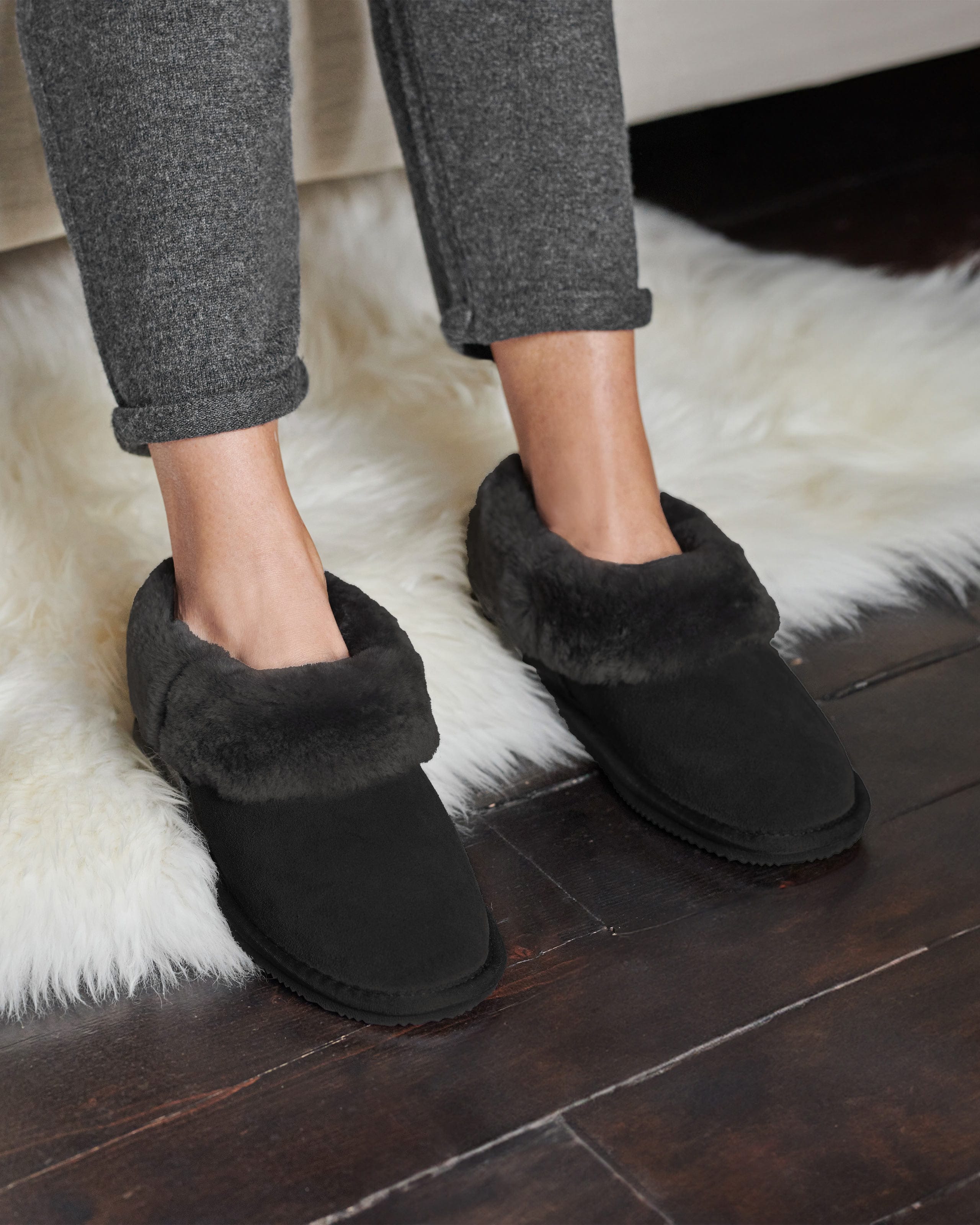 Black | Womens Short Sheepskin Slipper Boot | WoolOvers UK