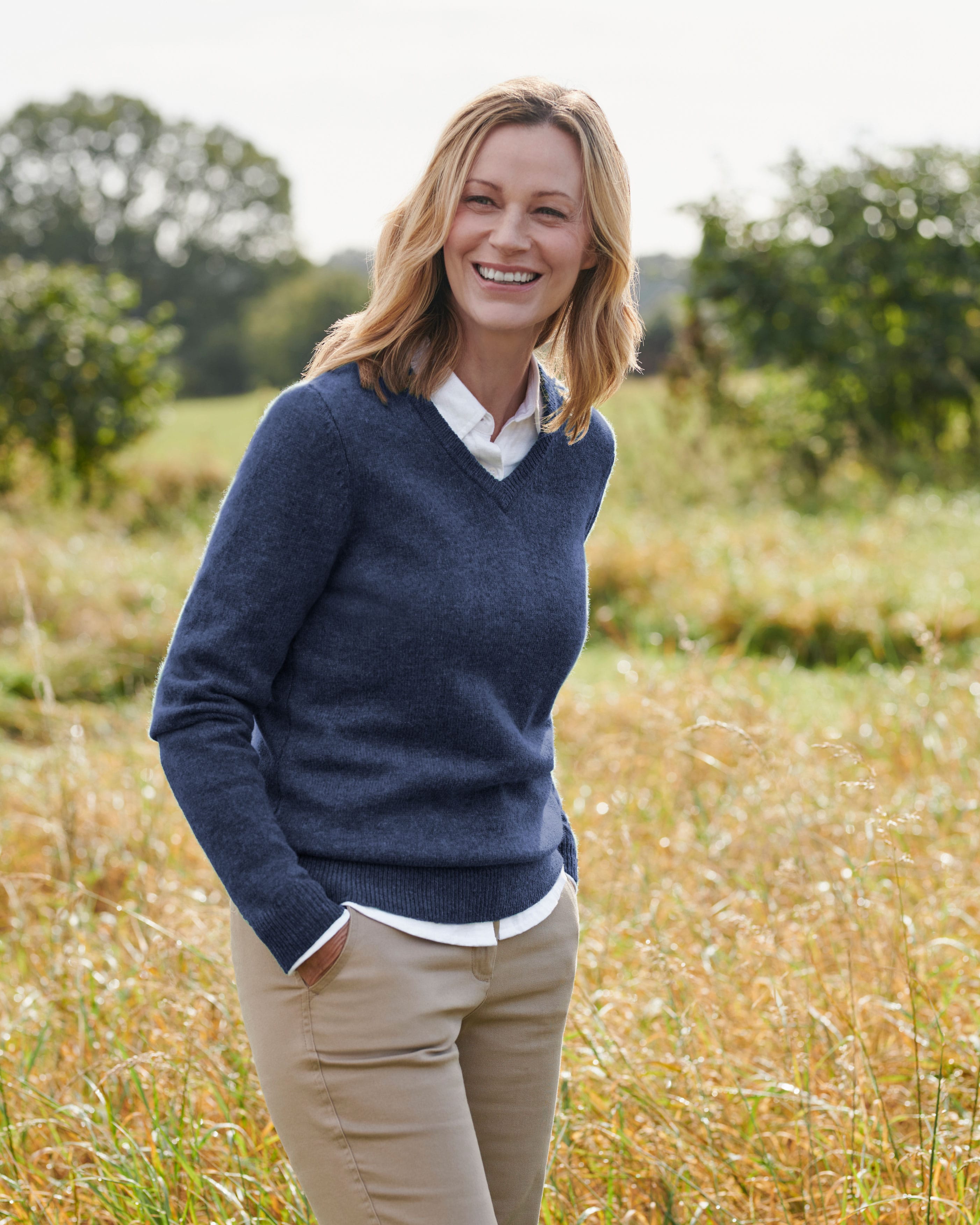 Navy | Pullover mit V-Ausschnitt aus Lammwolle für Damen | WoolOvers DE