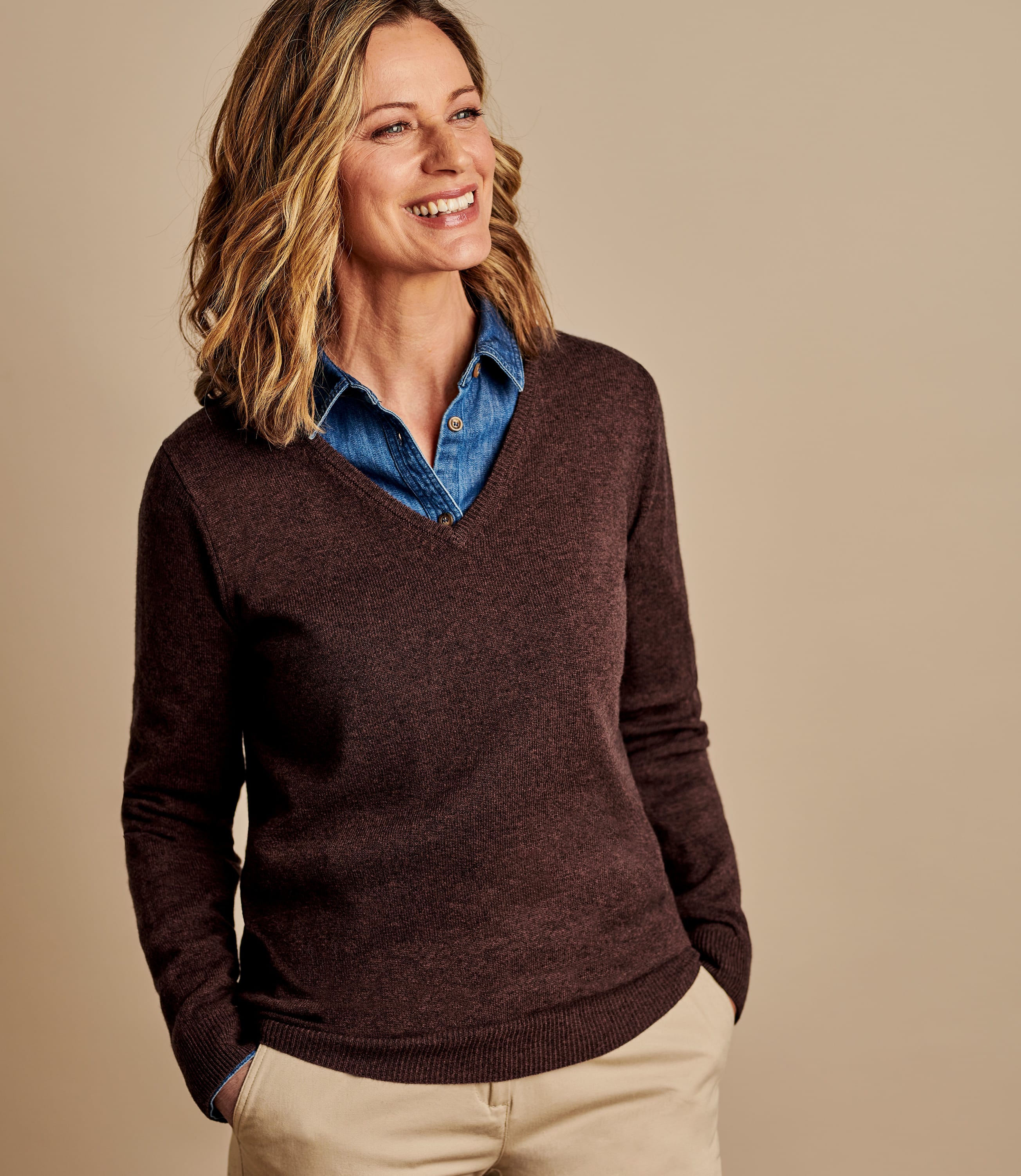 Pekannuss | Pullover mit V-Ausschnitt aus Merinowolle und Kaschmir für ...