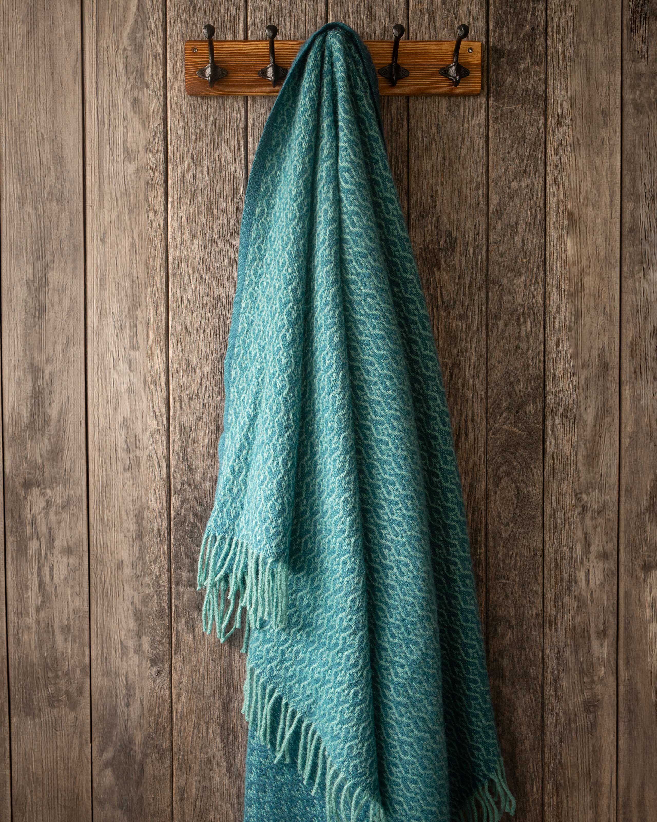 Spearmint/Ink | Isobel Crescent Pure Wool Throw | WoolOvers UK